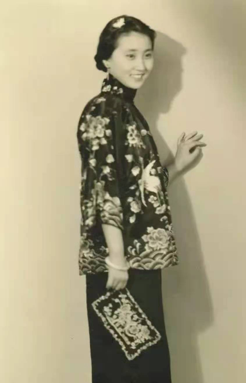 A celebrity, brilliant and beautiful Jiang Ying: Performing a beautiful ...