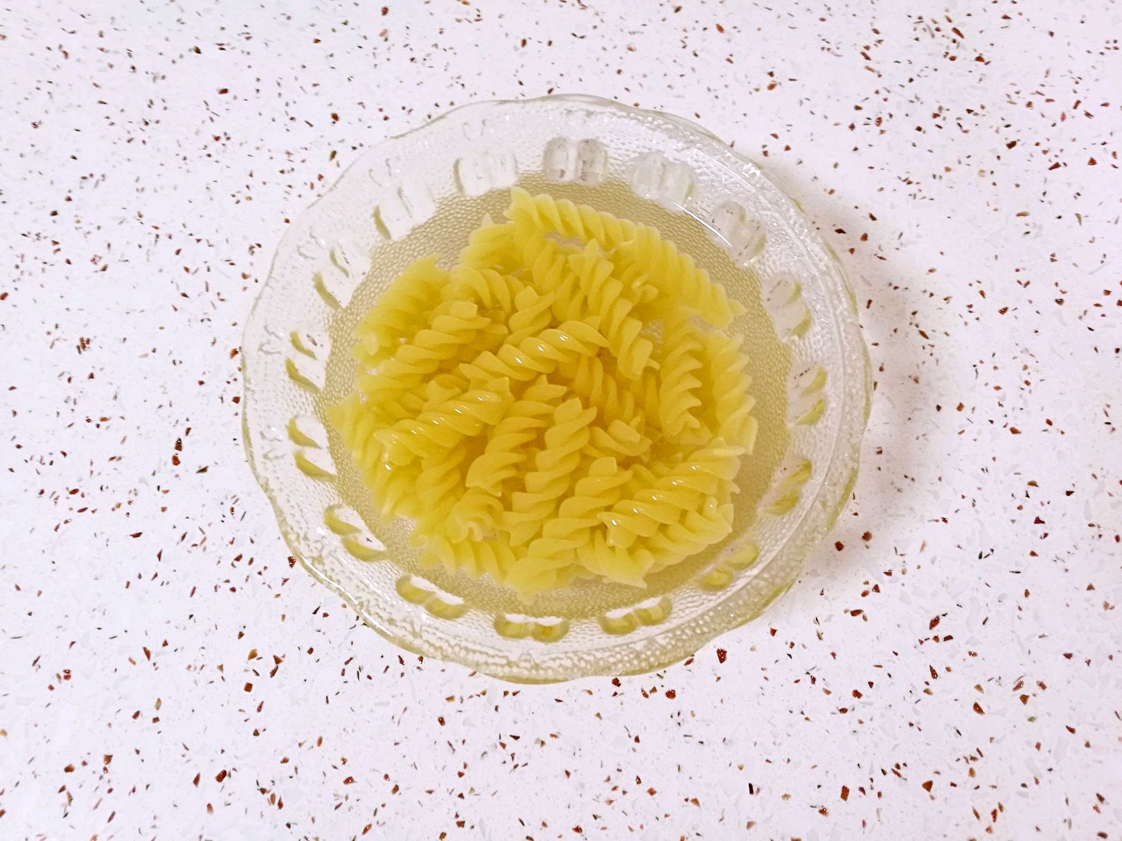 The child is fascinated by this kind of screw noodles, and they call me ...