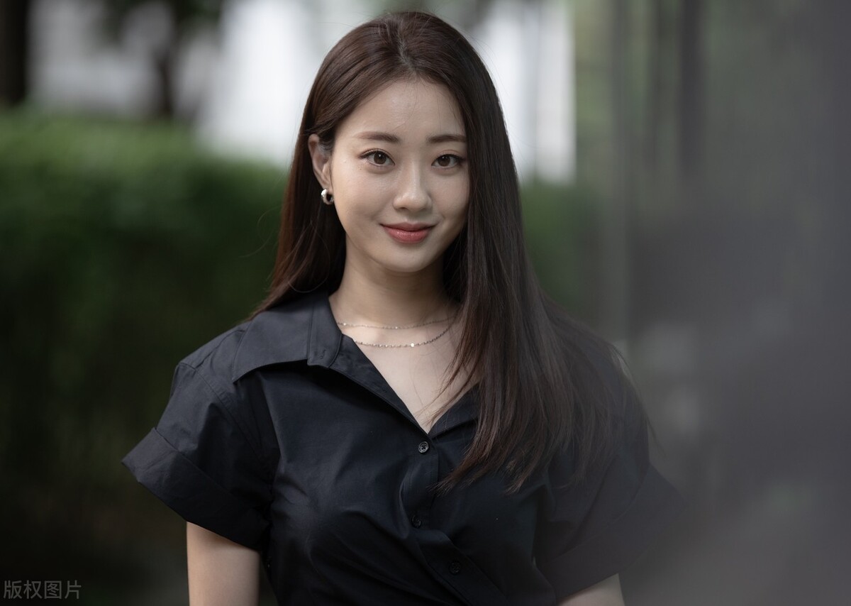 Korean beauty singer Ji Li's photo shows her goddess style - iNEWS