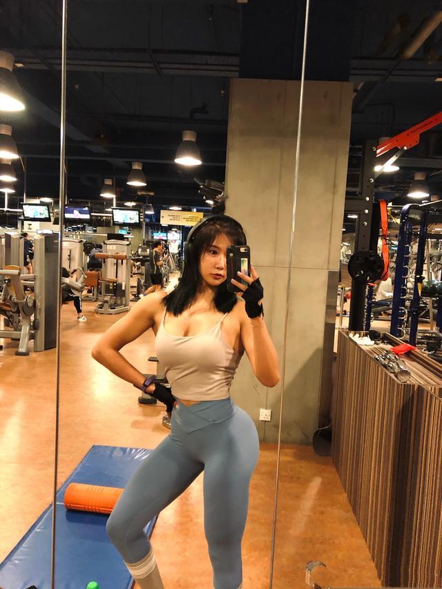 China's first beautiful hip queen Jiang Liming, beautiful figure, 5 hips training actions give ...