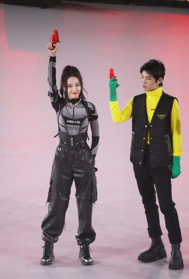 Di Li's hotbat is too good, wearing such a handsome costume, look very ...