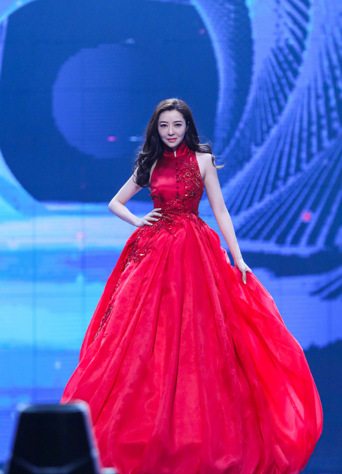 40-year-old Xiong Dailin blew himself up for a fitness photo with ...