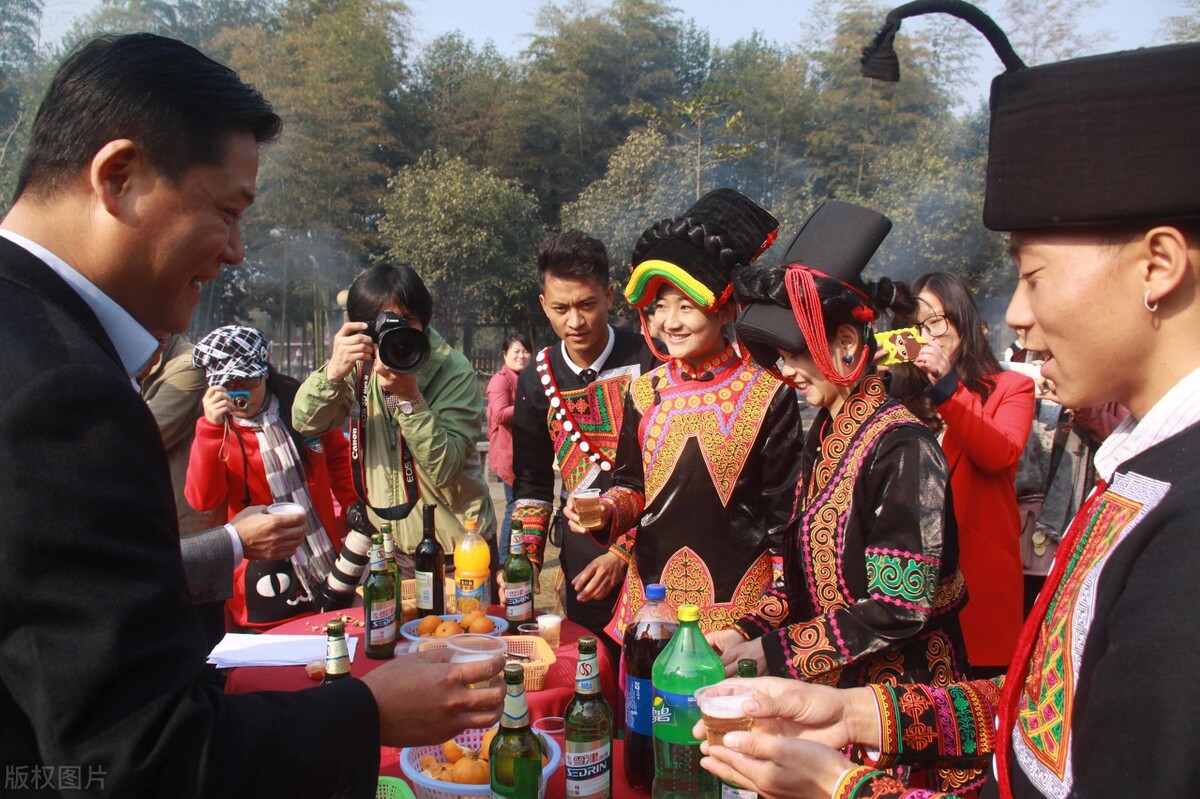 What are the folk customs of the Yi people?Do you know these? - iNEWS