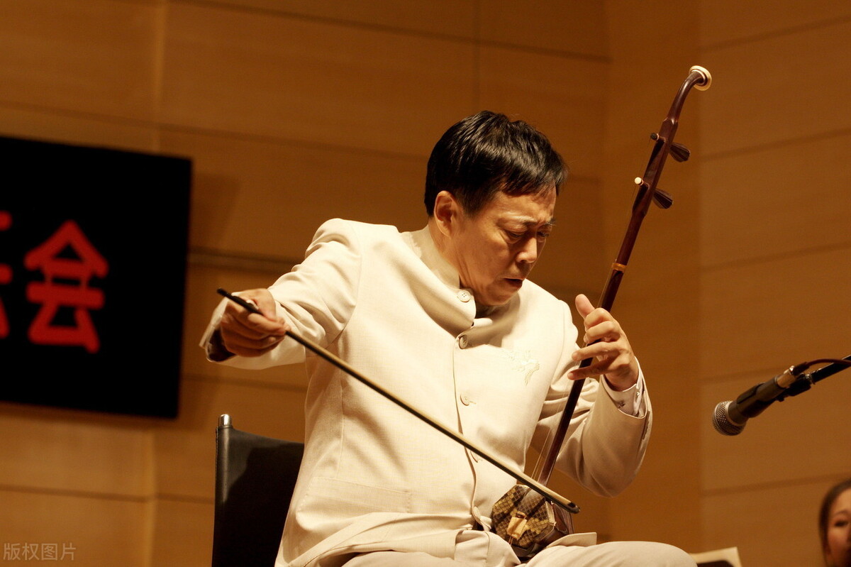 A good timbre is a good erhu teacher. How to choose an erhu? - iNEWS