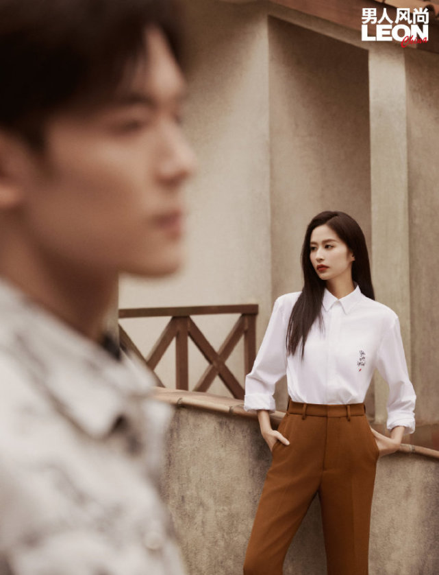 Ying Er Fu Xinbo co-produced the Valentine's Day blockbuster, holding hands and hugging like ...