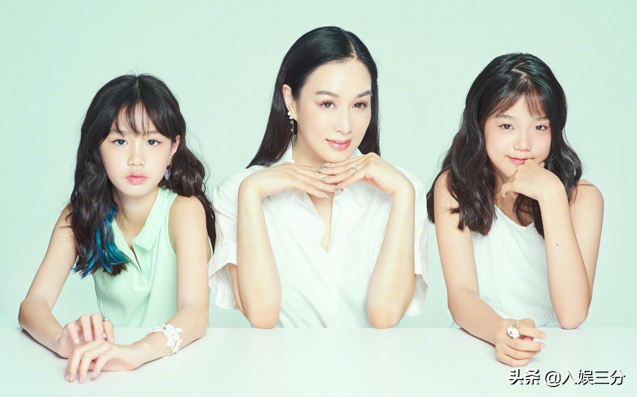 50-year-old Zhong Liti took a photo of her daughter. The three of them are in the same frame ...