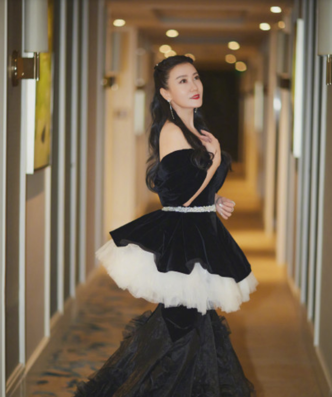 Soul singer Tan Jing started singing again, 43-year-old body was slim ...
