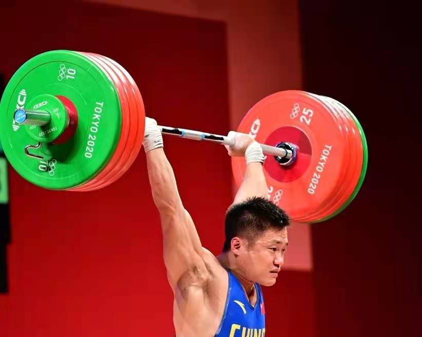 Weightlifter Lu Xiaojun won the championship, his wife cried directly ...