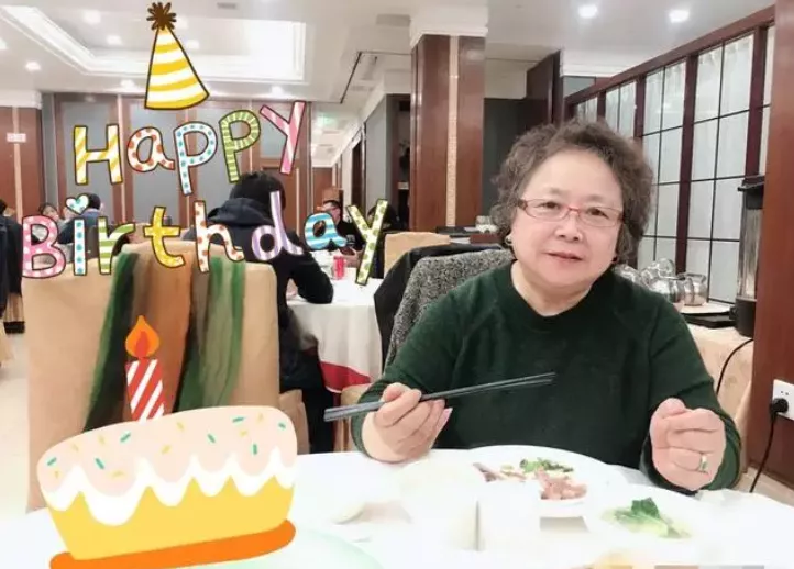 She is the "mother" of Huang Lei, Sha Yi, and Lu Yi. In reality, she is ...