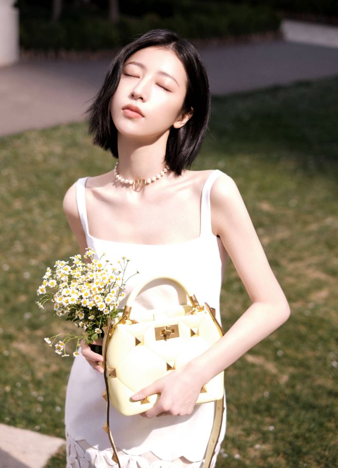 Short hair: Yang Zi, Li Qin, Zhou Dongyu, Zhao Liying, Yang Mi, Gao ...