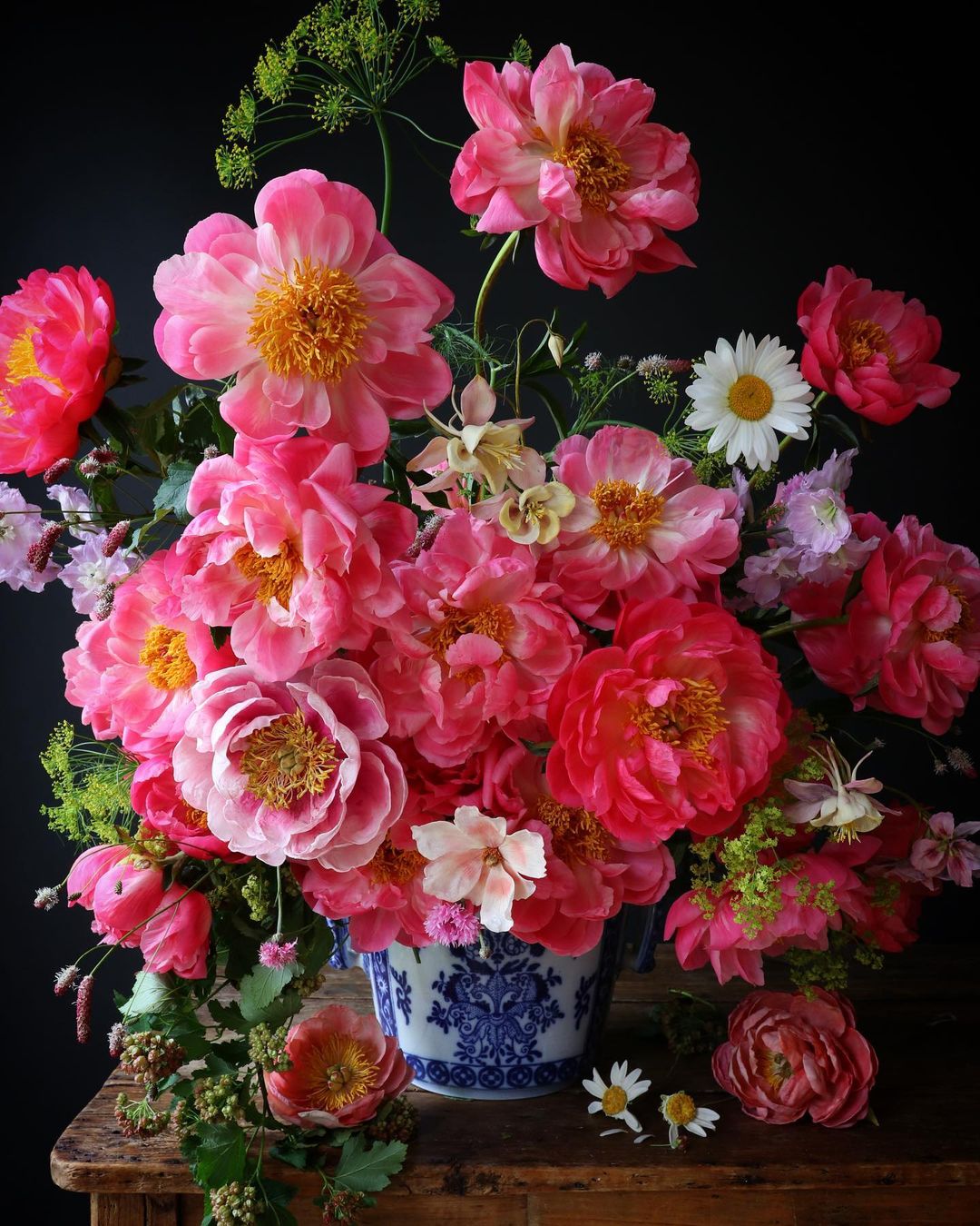Mid-autumn flower arrangement - iNEWS