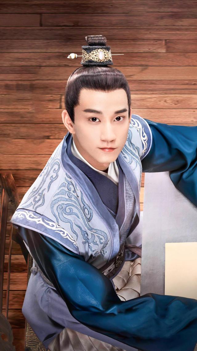 Wang Ziqi's costumes have reached a new level of handsome, modern ...