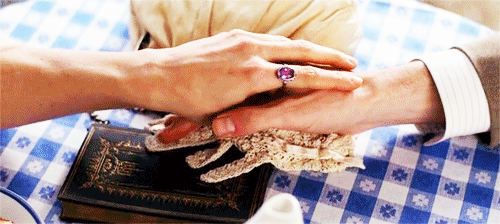 There will only be a French woman in 100 years, acting crazy and crazy ...