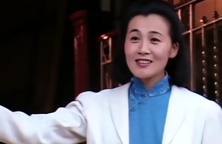 Three sentences from the siege: Expose the tragedies of love and ...