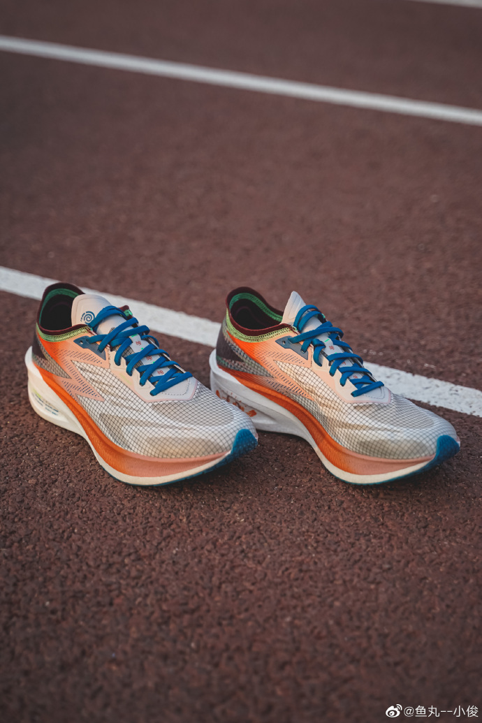 361 degree first pair of carbon plate running shoes exposed! This looks, I would call it the ...