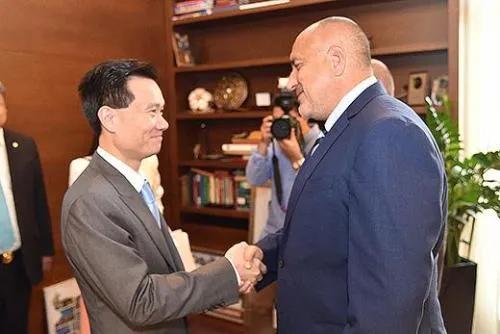 Mysterious wealthy businessman "Ye Jianming" - iNEWS