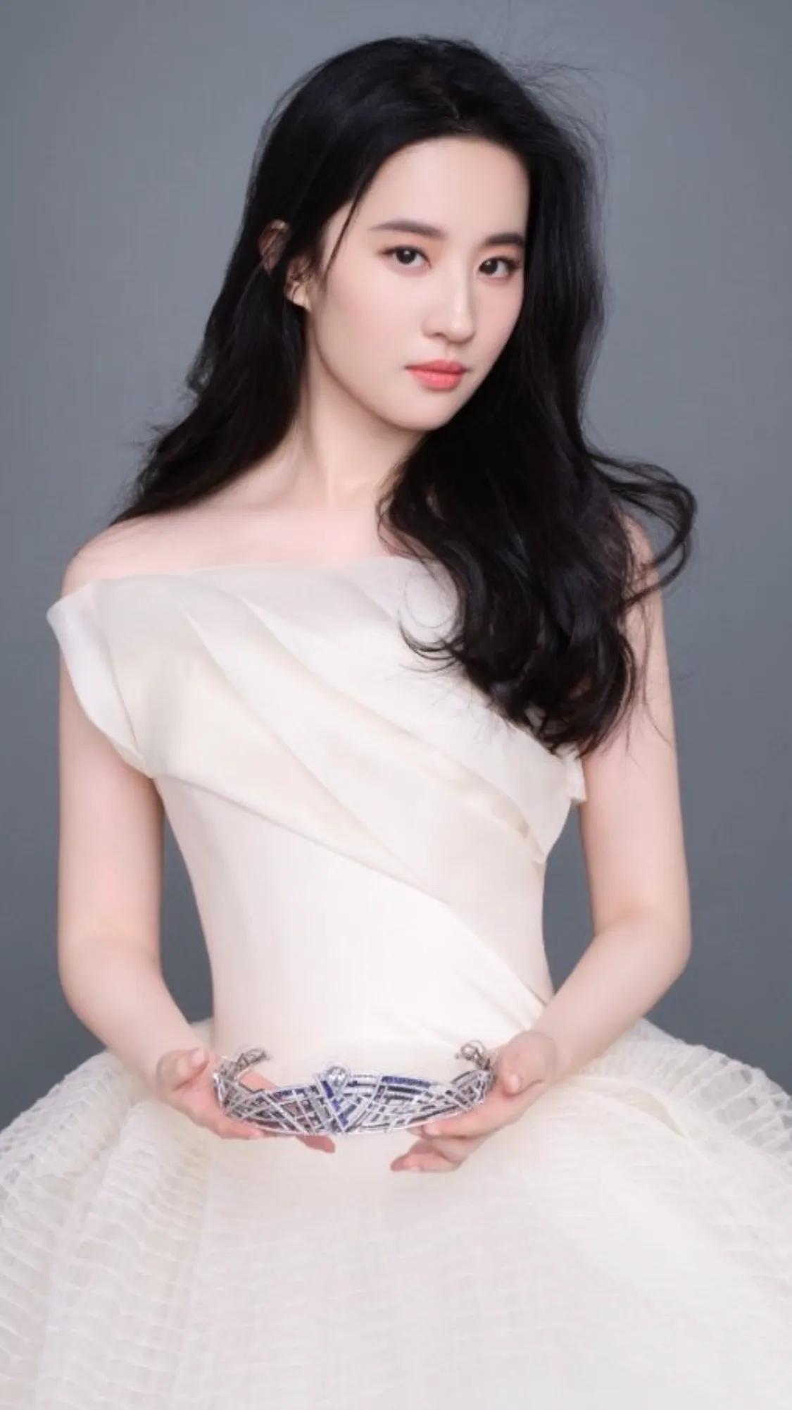 Independent and confident, humble and beautiful, Liu Yifei is beautiful ...