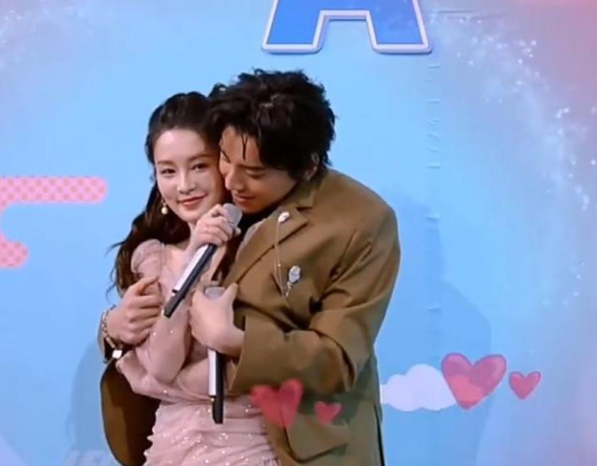 Wang Dalu: Wiping oil Li Qin, passionately kissing a married female ...