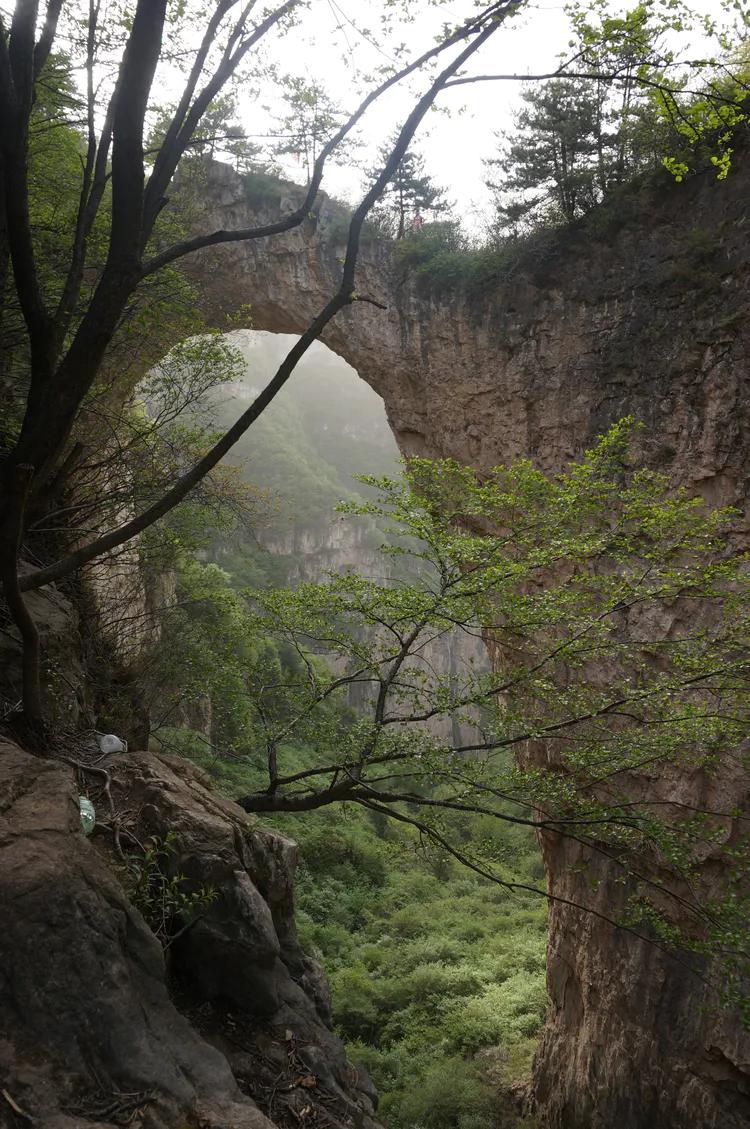 "Tiansheng Bridge" in Goose House Village on Taihang Mountain - iNEWS