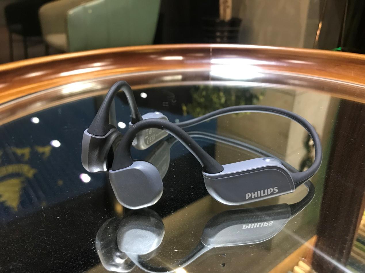 Ideal for outdoor sports headphones, the new Philips GO series A6606 ...
