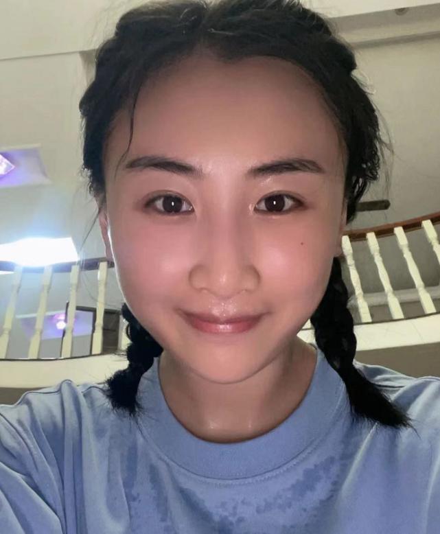 "Princess Trampoline" He Wenna took a beautiful photo, exposed herself ...