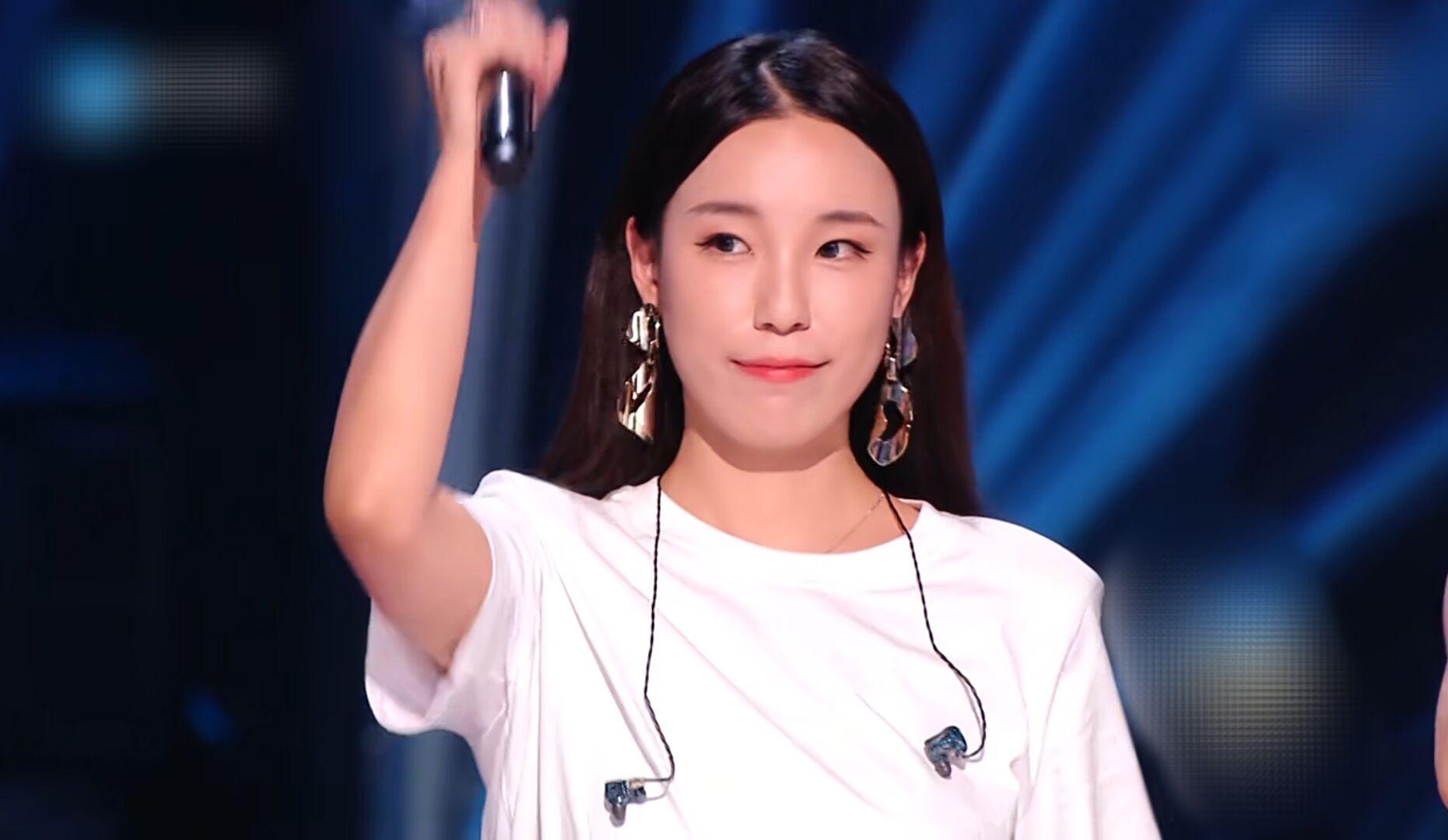 Wu Keyue won the championship and Wang Jingwen accompanies the race ...