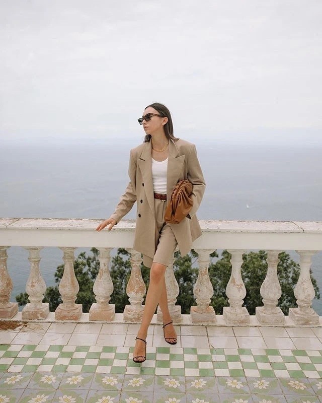 A German fashion blogger with a height of only 158, he demonstrated ...