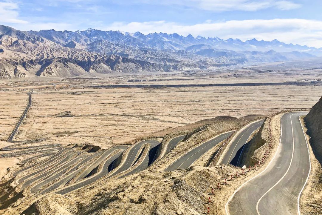 30 km more than 600 bends? The magnificent road hidden in Xinjiang, the ...