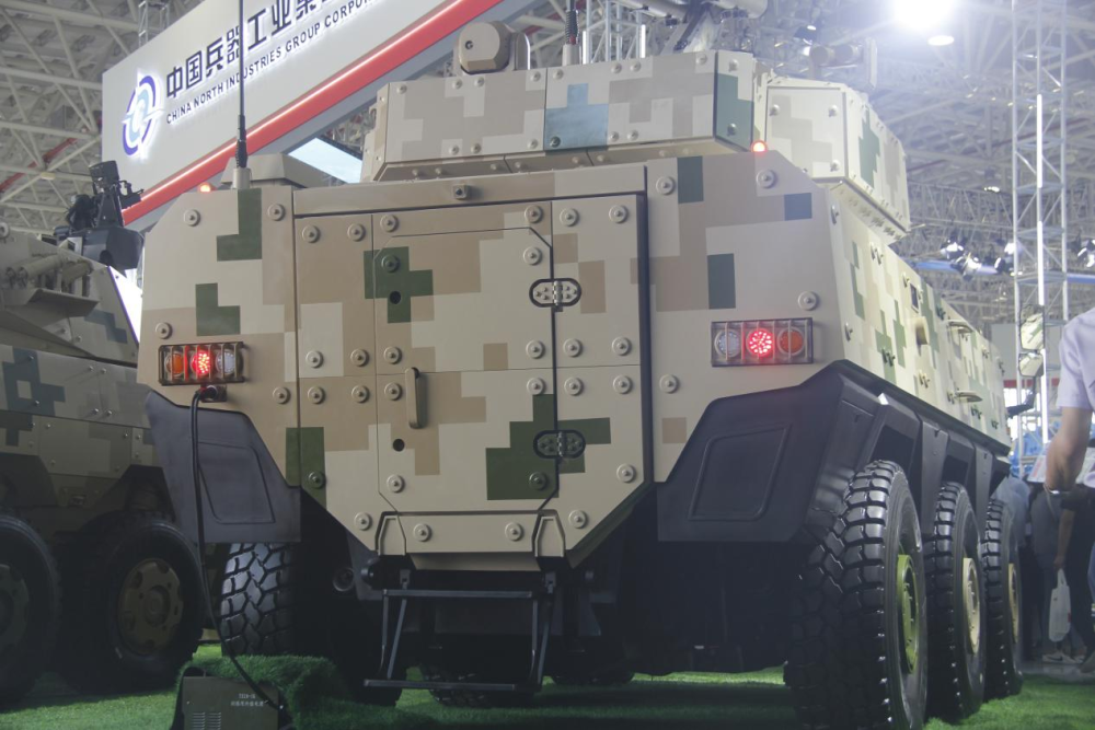 我国新一代装甲车VN22首秀：造型前卫防护性能接近坦克级别 -6park.com