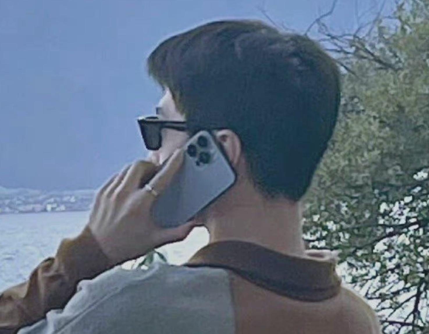 Yang Yang was met by chance on vacation in Dali. The ring on the index ...