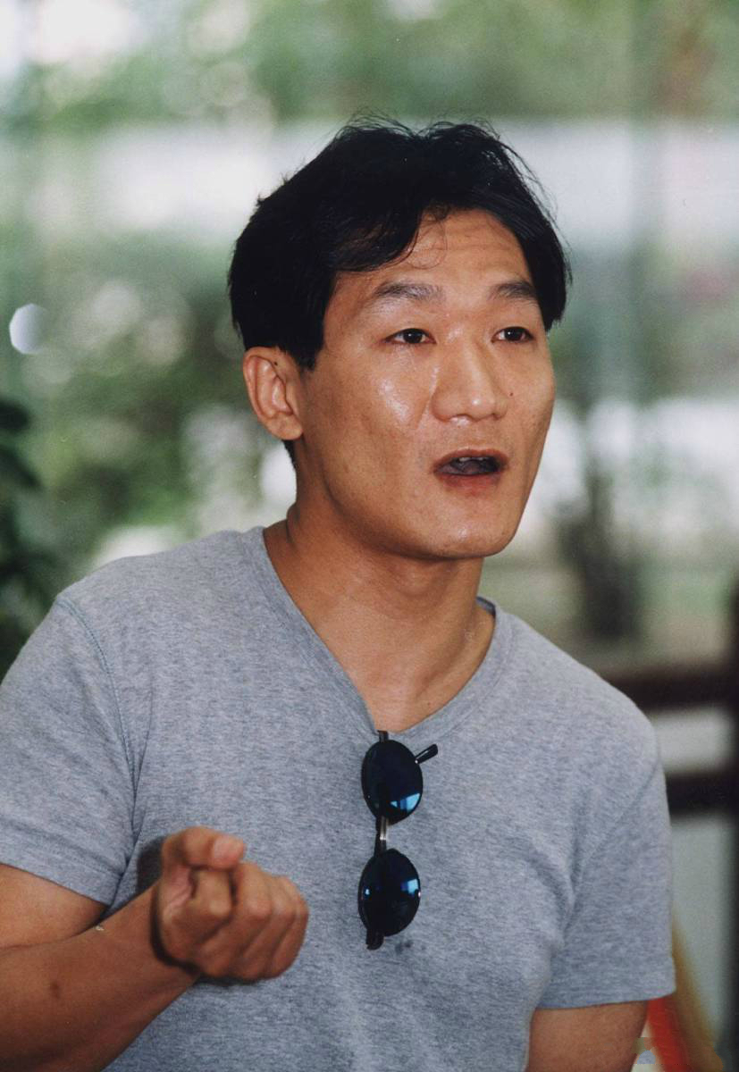 Wang Shuo: Scolded the Hou family for "putting on the pants and not ...