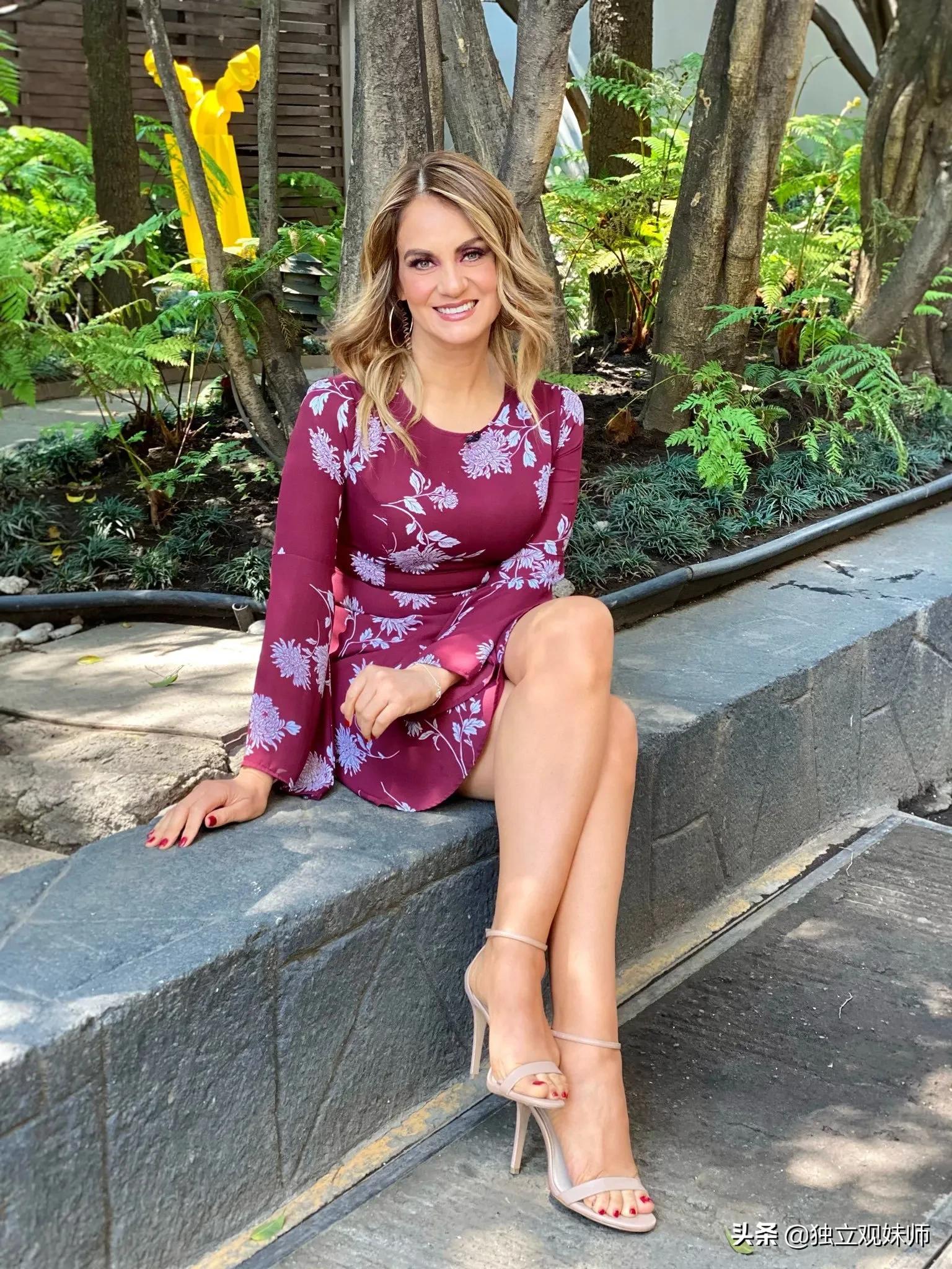Flor Rubio, 50-year-old Mexican host - iNEWS