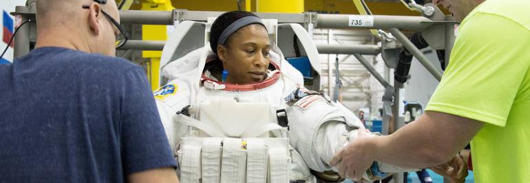 A brief introduction to American astronaut Janet Epps, who regretted ...