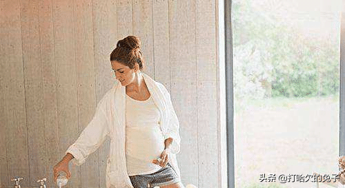 What is the mud that is rubbed in the bath? The microscope is magnified ...