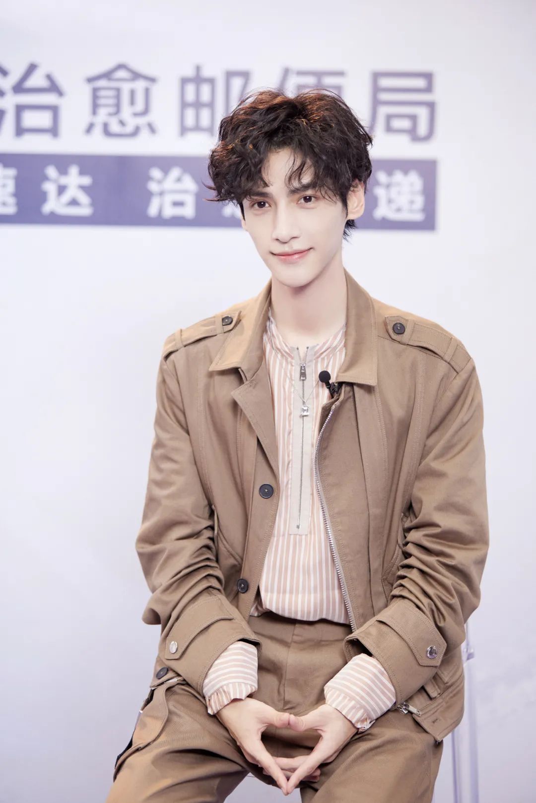 The rich woman circle old bustard stares at the top stream in the ...