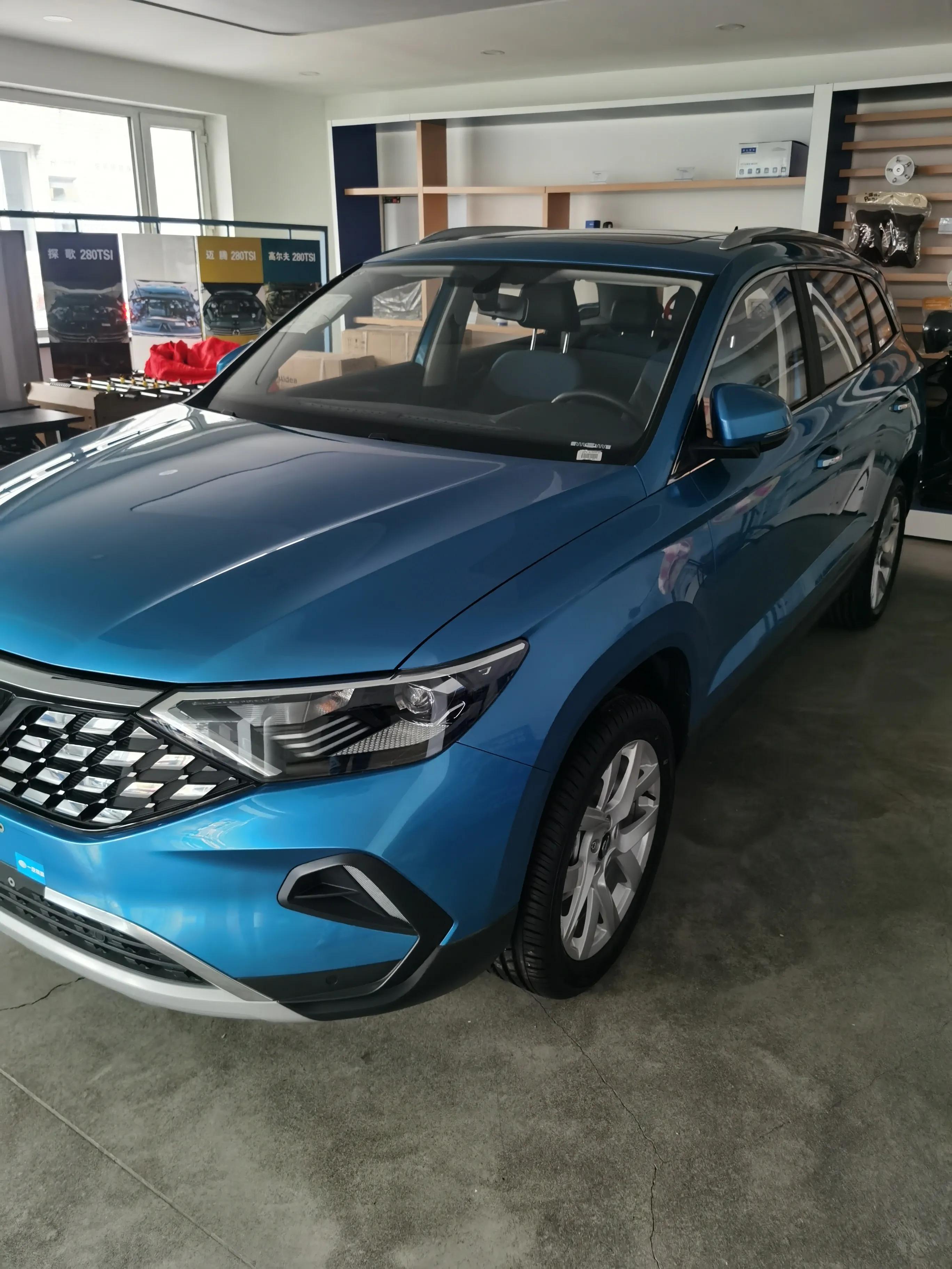 Let me take you in--Jetta VS7 - iNEWS