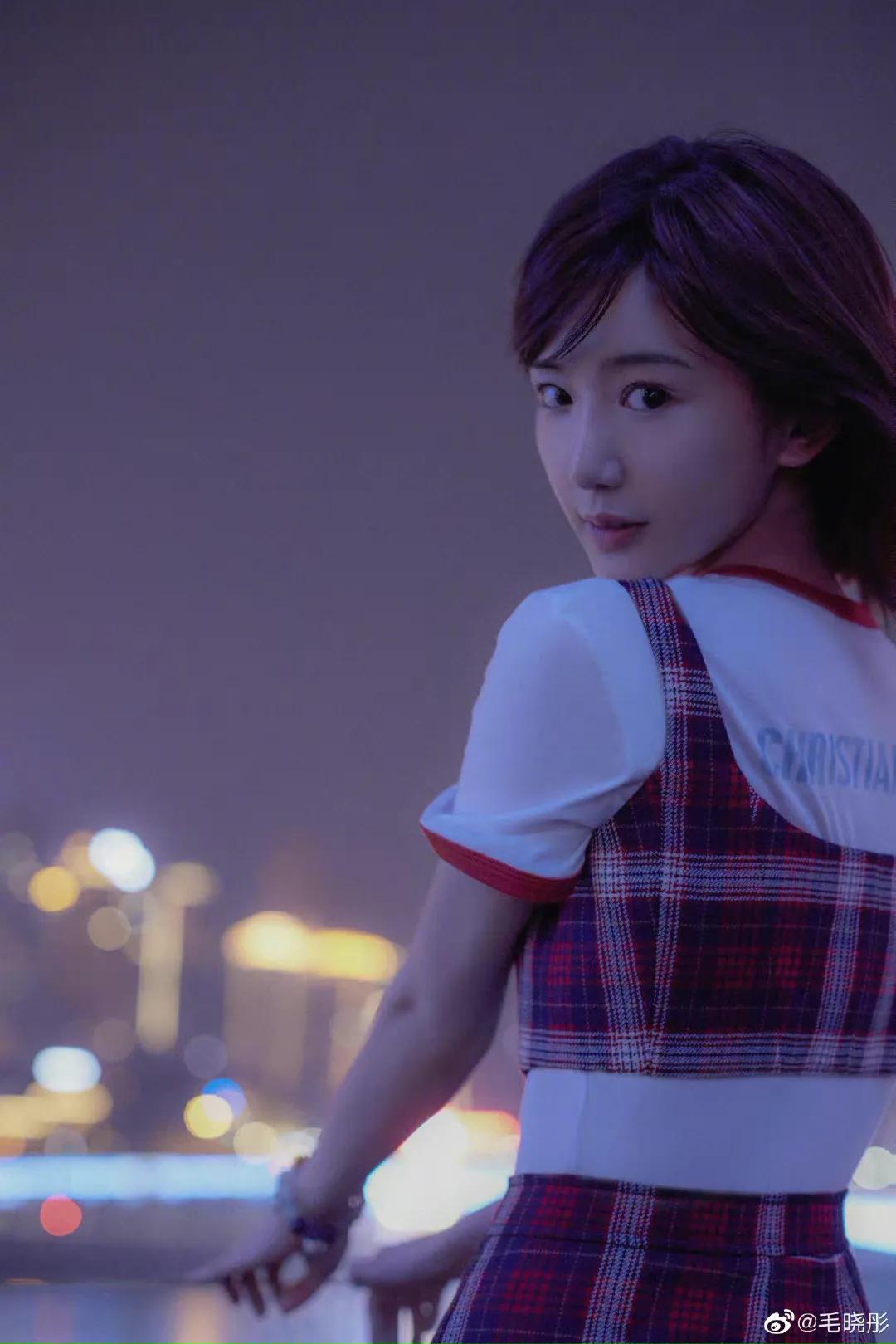 Yang Jue and Wang Yuwen's romance exposed? - iNEWS