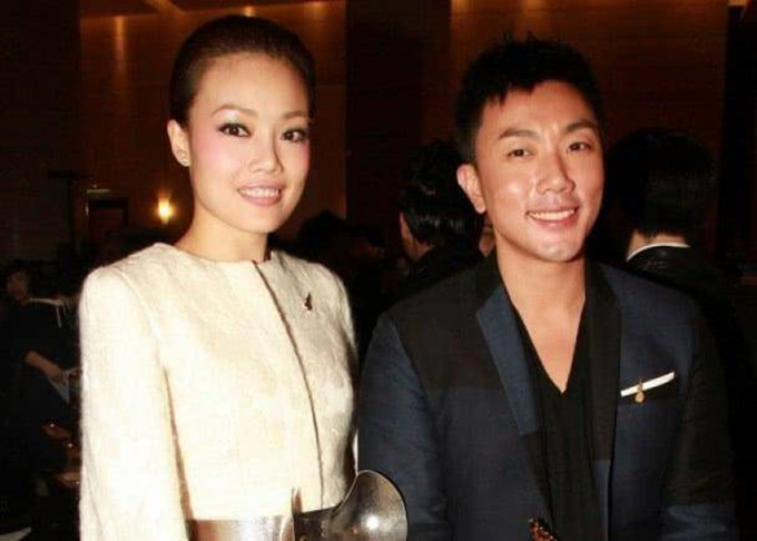 A gathering of powerful singers!Eason Chan shows up with his wife in a ...