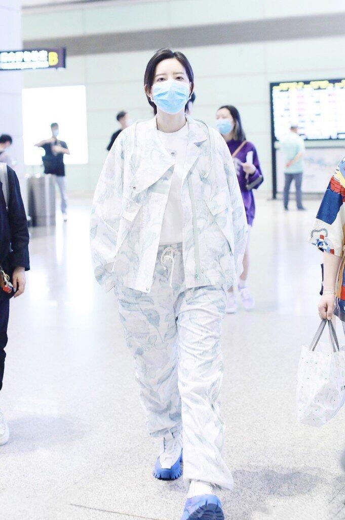 How to wear "blue" in summer?Learn Zhao Liying and Zhang Yuqi's ...