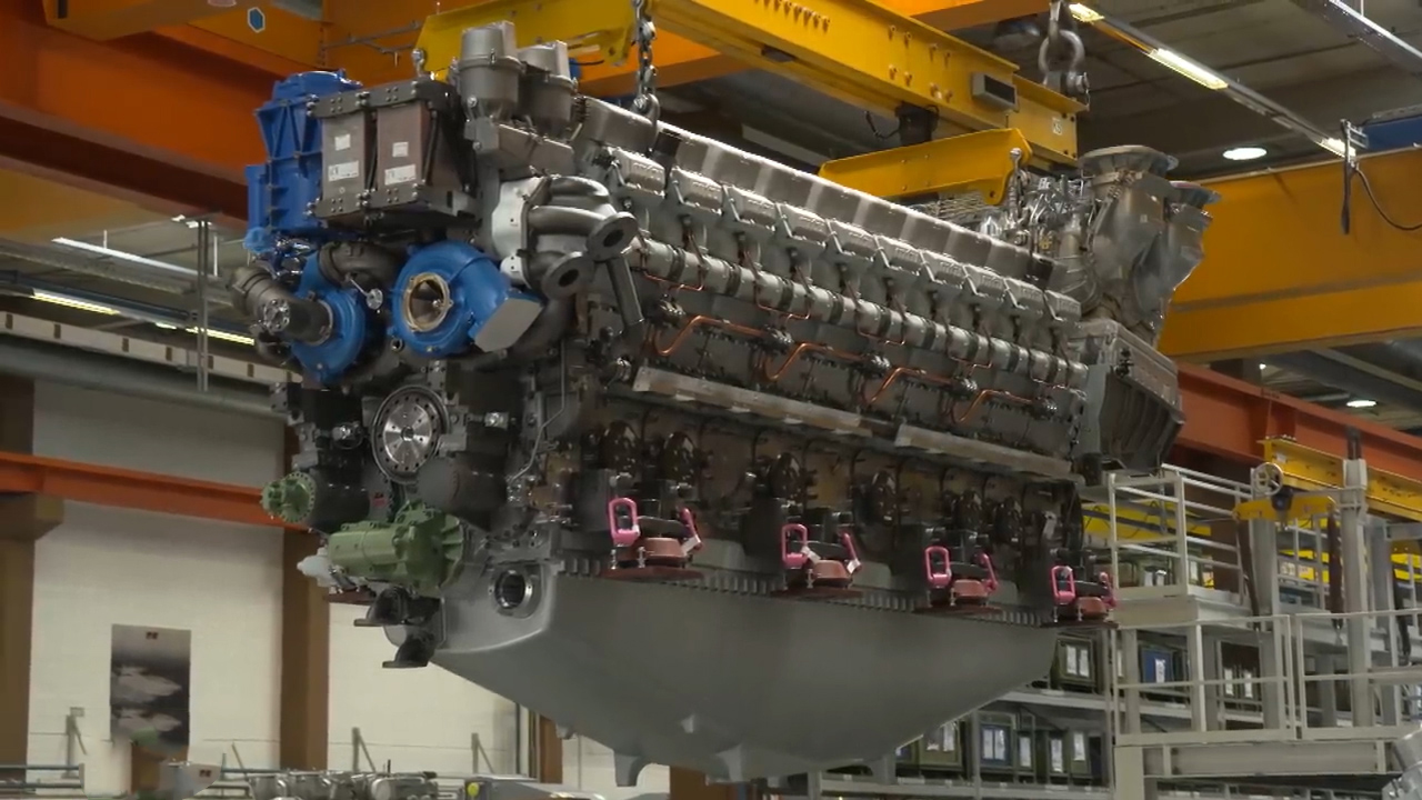 German-made 20-cylinder super engine consumes 2000 liters of diesel per ...