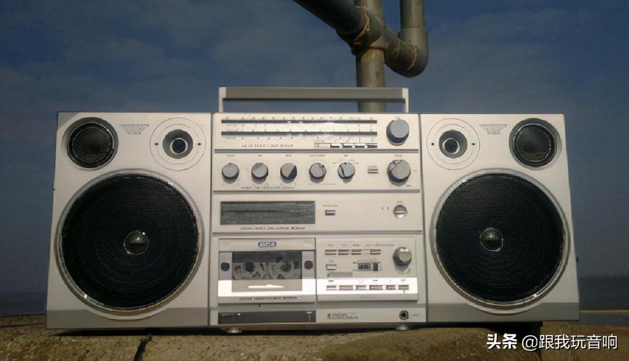 In the 1980s, Philips launched the D8614 three-piece stereo audio radio ...