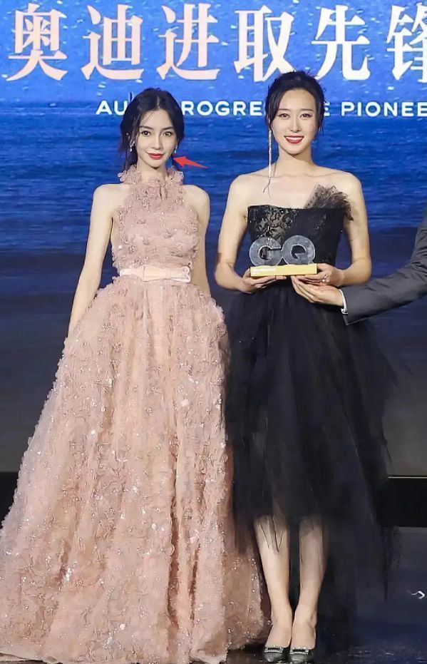 Baby Sun Yiwen in the same frame?The height and temperament are both ...