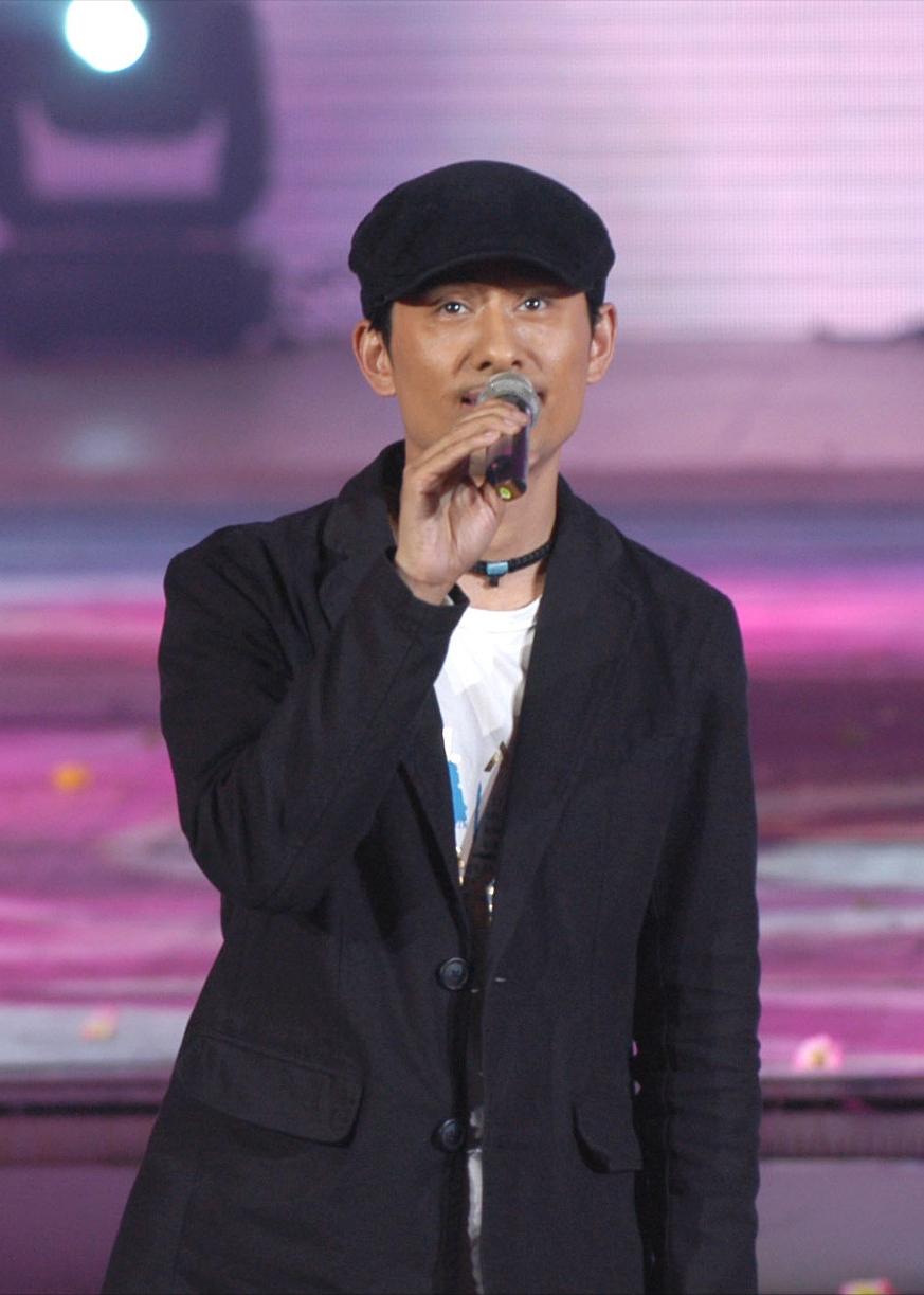 A Bao: Going to the Avenue of Stars pretending to be a farmer, and his ...