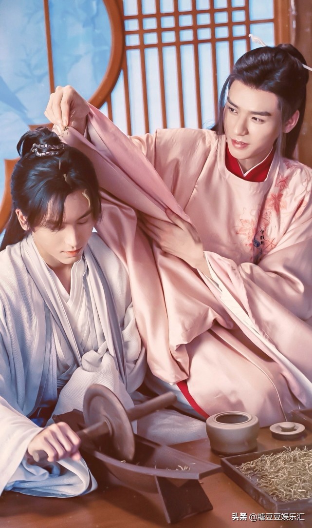 The overseas version of "Shanhe Ling" released sugar, Zhou Zishu hugged ...