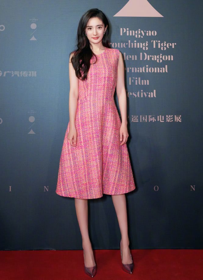 "Chopsticks legs" are weak, Yang Mi tells you what "embroidery stitch ...
