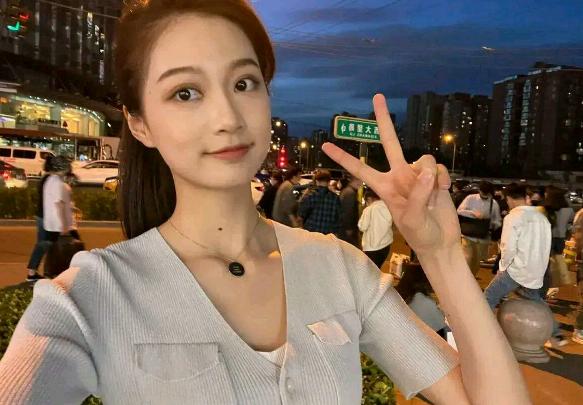 Hua Fenglin of the China Communication University missed CCTV's ...