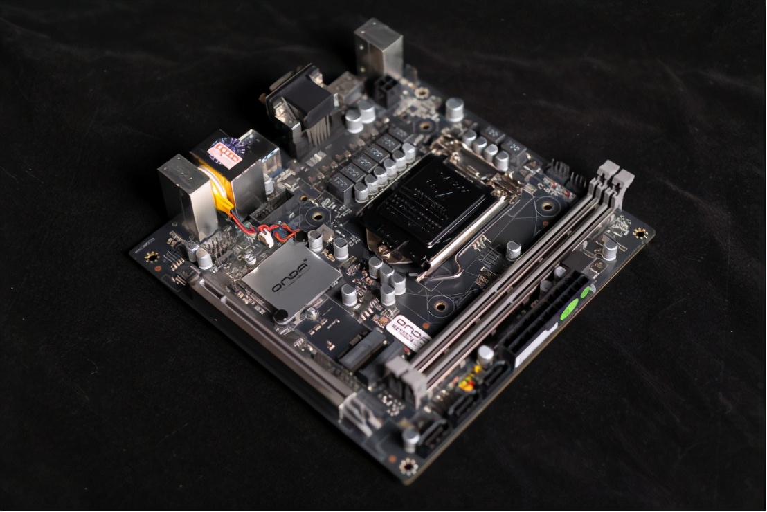 Overclocking three Hummingbird I100 chassis installation experience ...