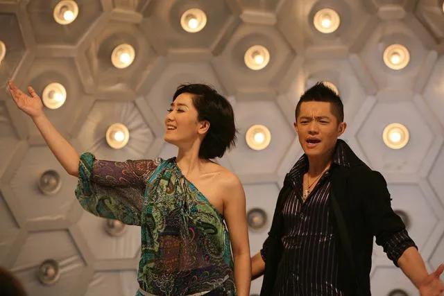 The two lead singers of Legend of Phoenix have two completely different ...