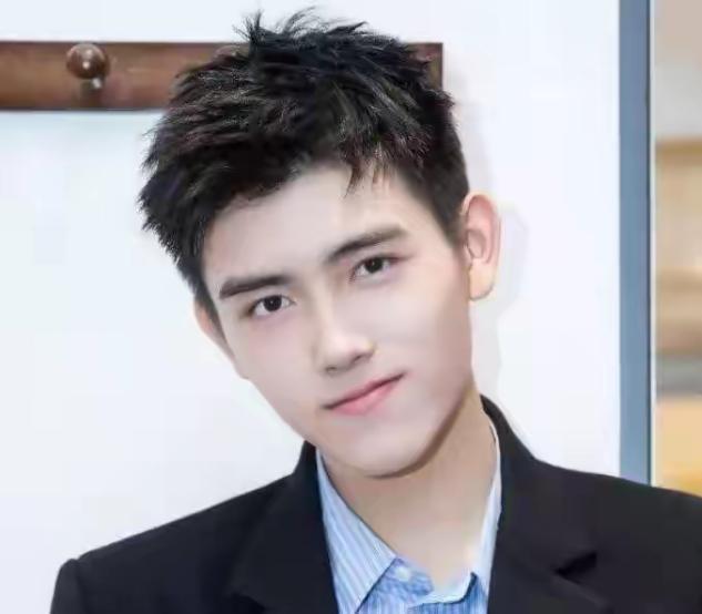 Shen Teng joined the new trend variety show, followed by Guan Xiaotong ...