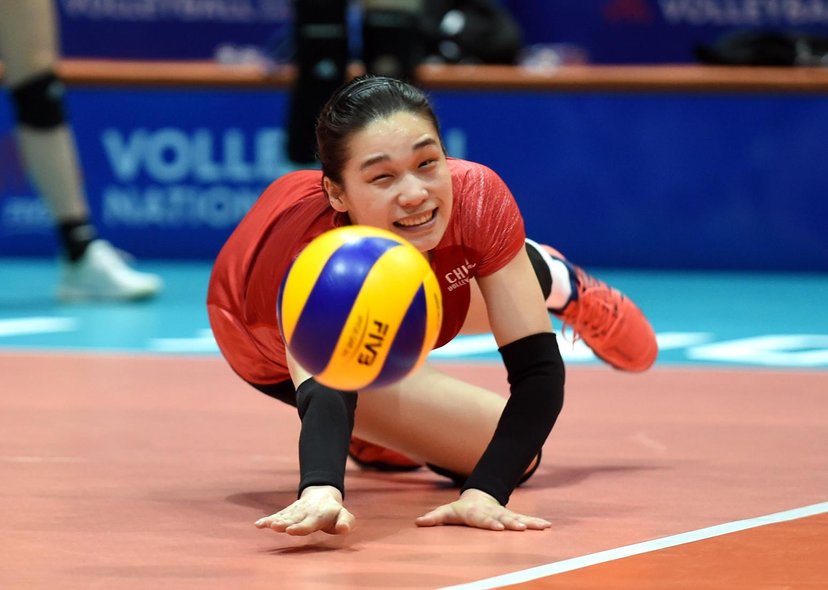 It's 22:00 today!Women's volleyball game in Italy, Central 5 TV station ...